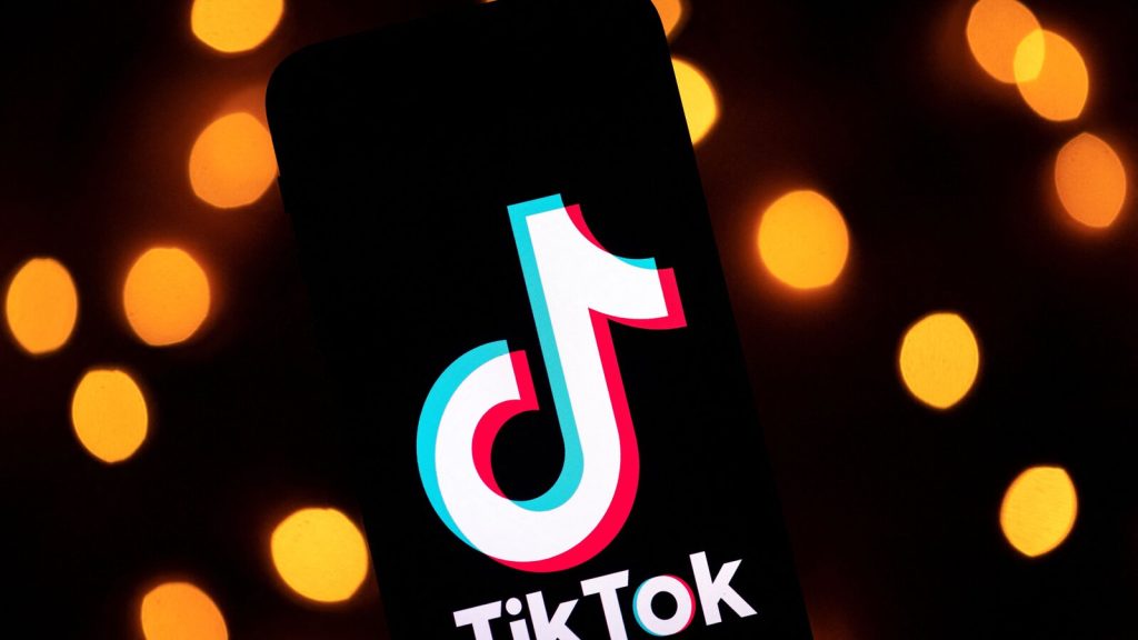 TikTok's Ad Revenue to Exceed $30bn by 2025 Amid Uncertainty