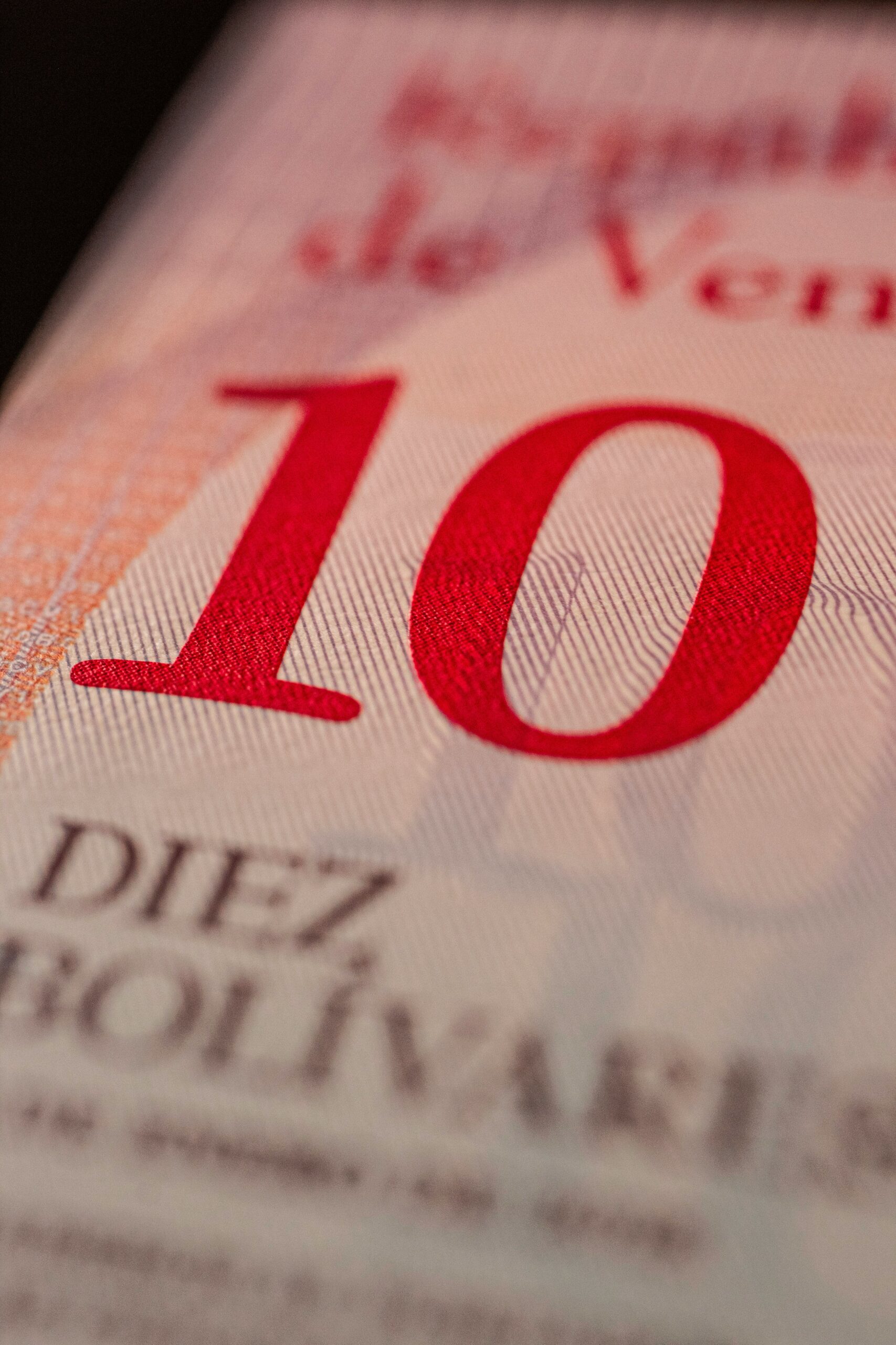 Hedge Funds Chase Venezuela’s Unpaid Debt in High-Risk Trade